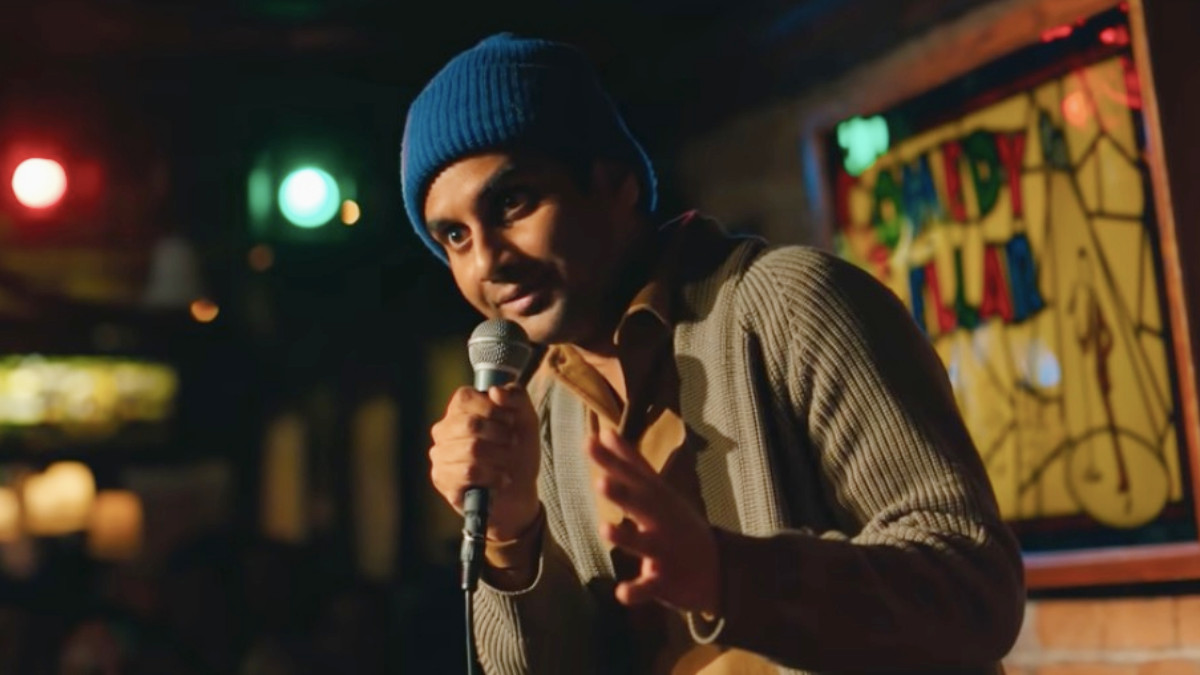 Aziz Ansari Ridicules Aaron Rodgers In 'Nightclub Comedian' on Netflix