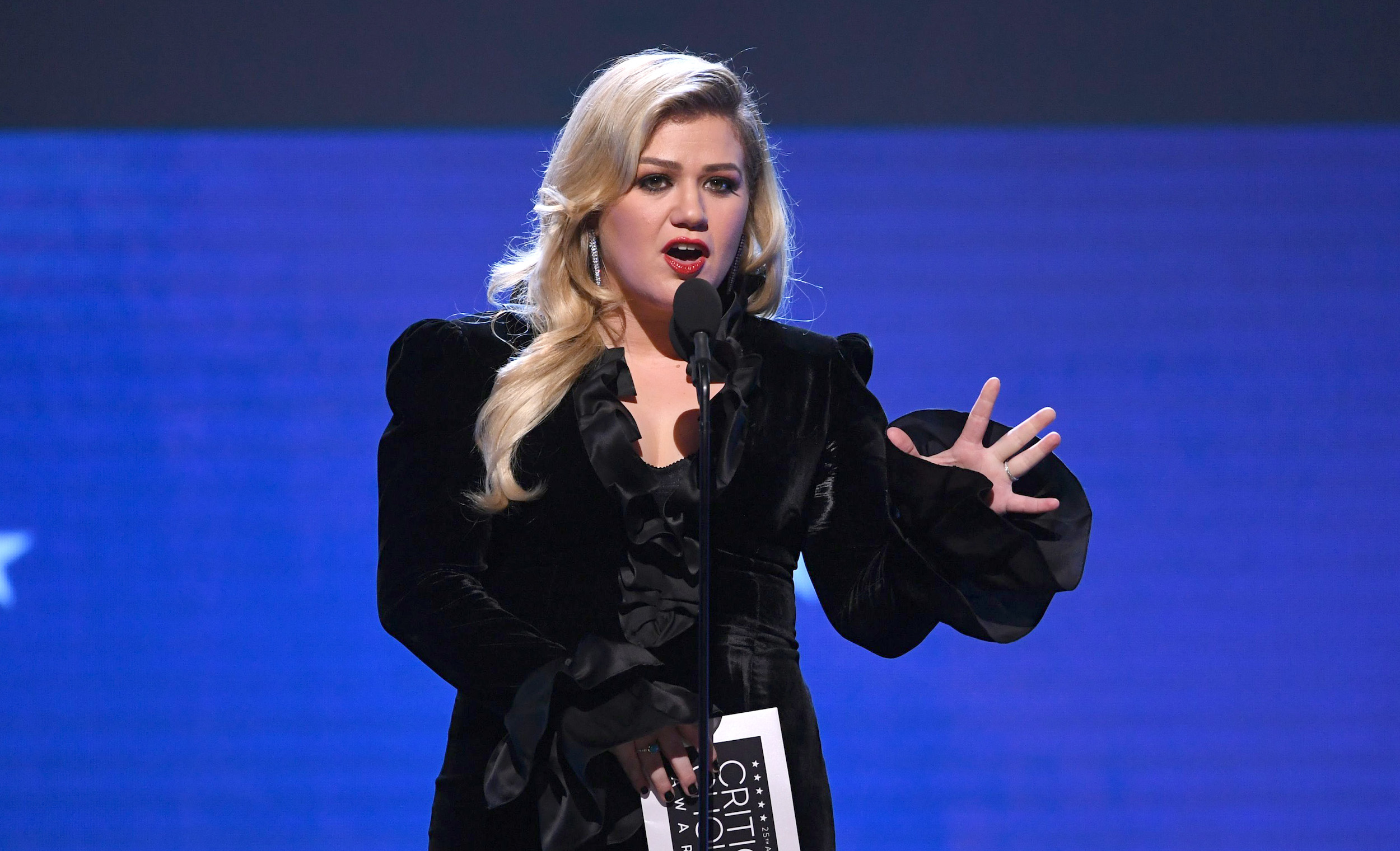 Let Kelly Clarkson Break Your Heart with Joni Mitchell Cover