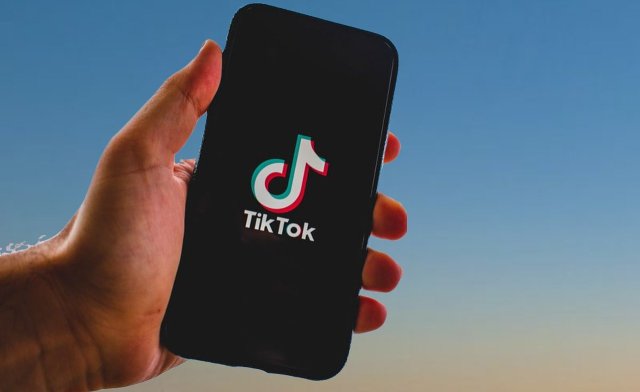 What Is TikTok’s Clear Mode? TikTok's Distraction Free Mode, Explained