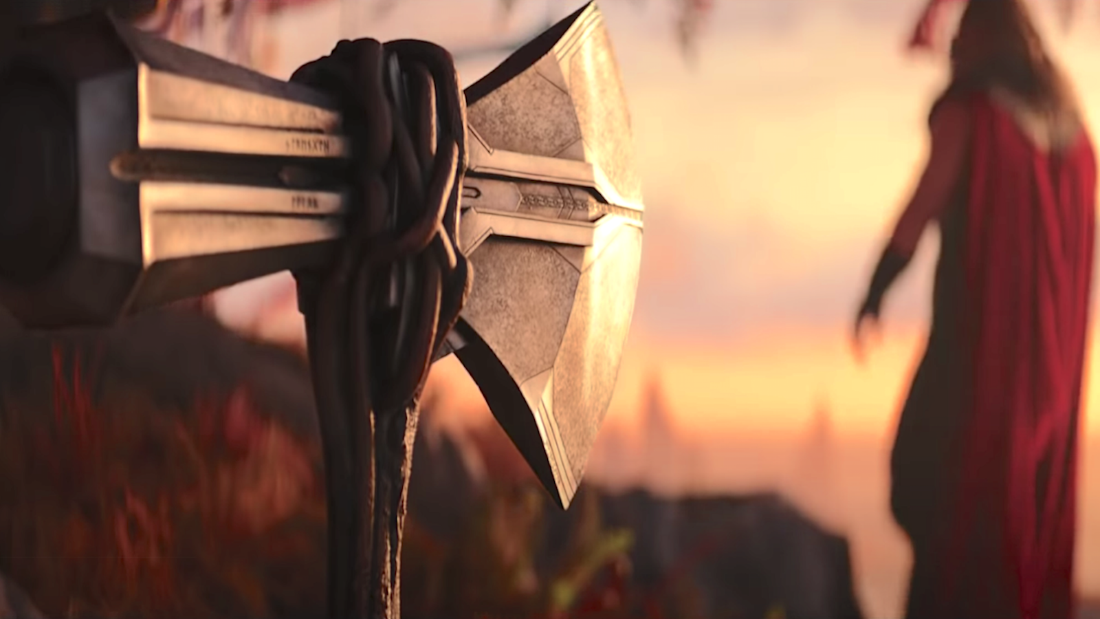 What Weapon Does Thor Use in ‘Thor: Love and Thunder?’ — Does Mjolnir ...