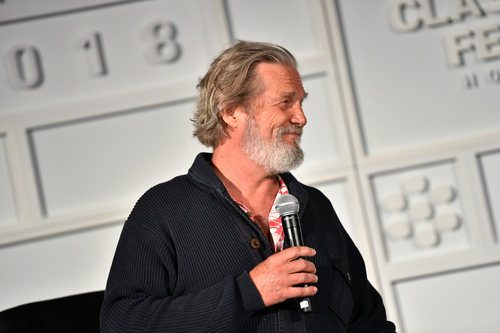 Watch: ‘The Old Man’ Official Trailer Show Jeff Bridges in Terrifying ...