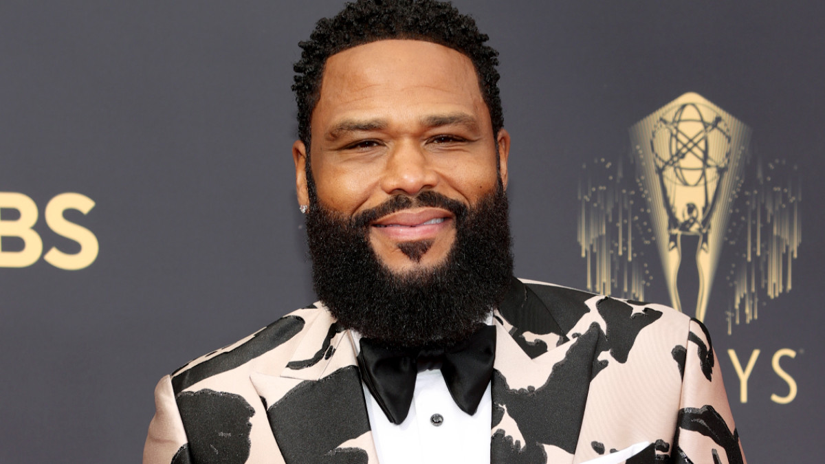 Anthony Anderson Graduates From Howard University After 30 Years