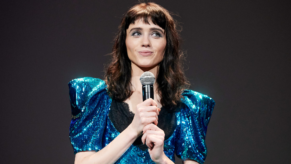 Natalia Dyer Defended By Fans After TikTok Nurse Gives Cosmetic Surgery ...