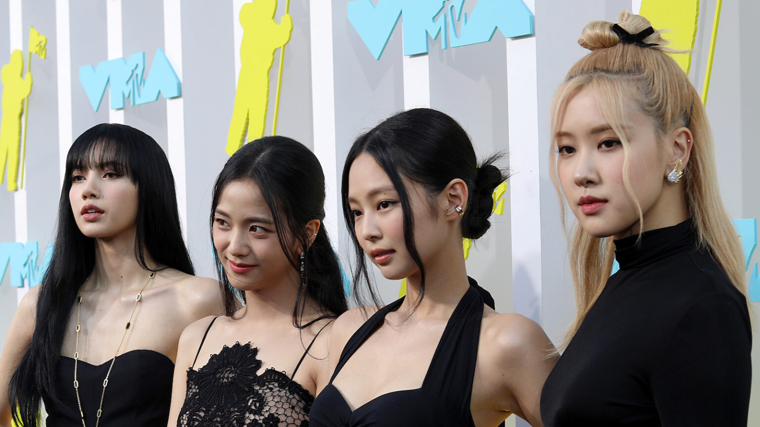 BLACKPINK Go For Glam Goth at the 2022 MTV VMAs Red Carpet