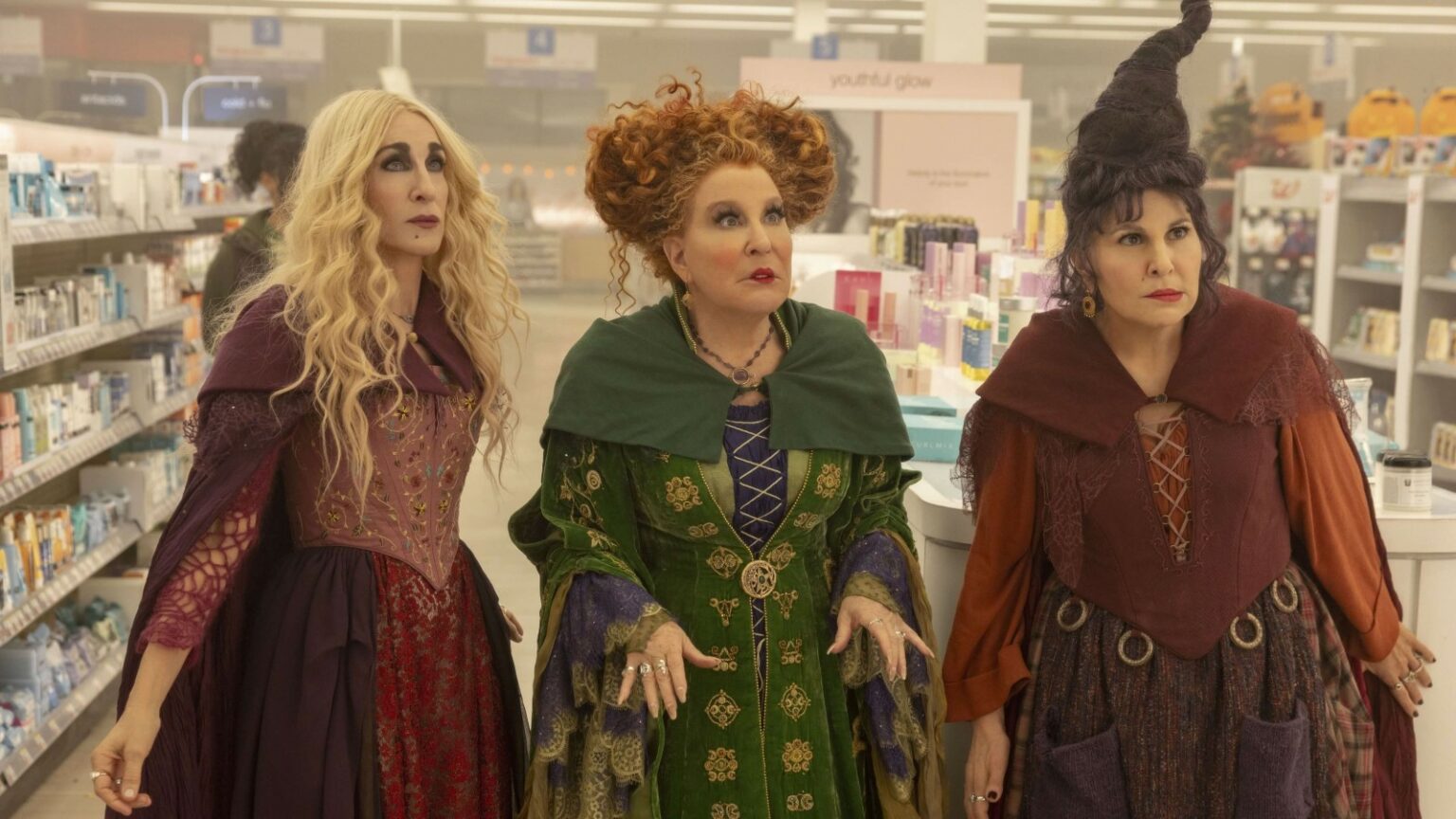 Review: ‘Hocus Pocus 2’ Lets the Witches Run Amok, Amok, Amok Along ...