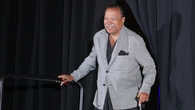 Billy Dee Williams Reveals What Color Lando’s Lightsaber Would Be