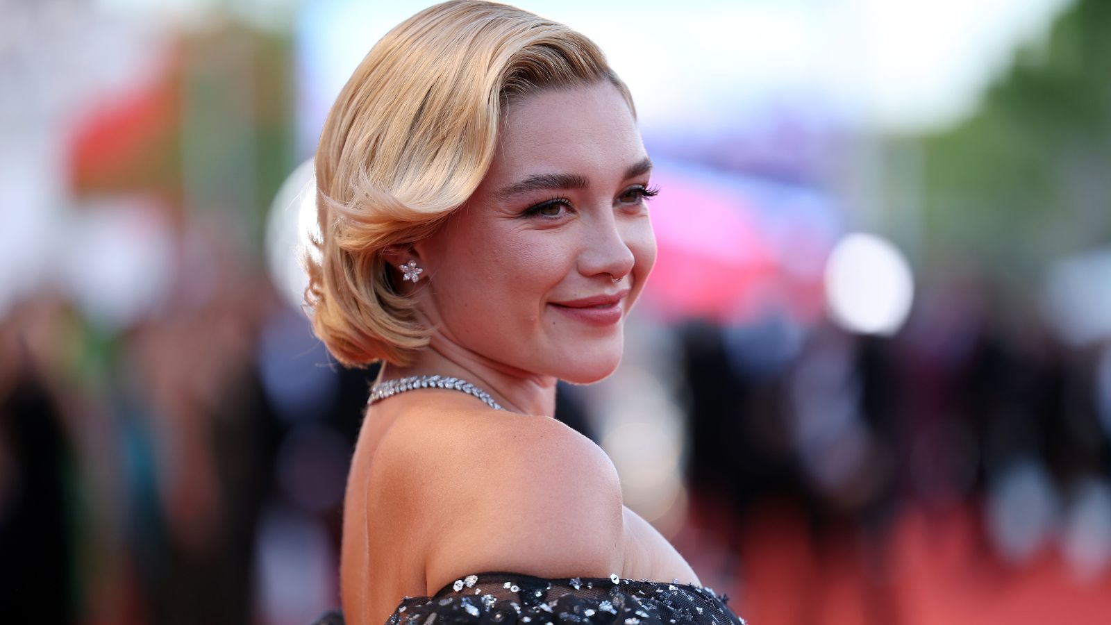 Drama Aside, Florence Pugh Manages to Wow the VFF Red Carpet With a ...