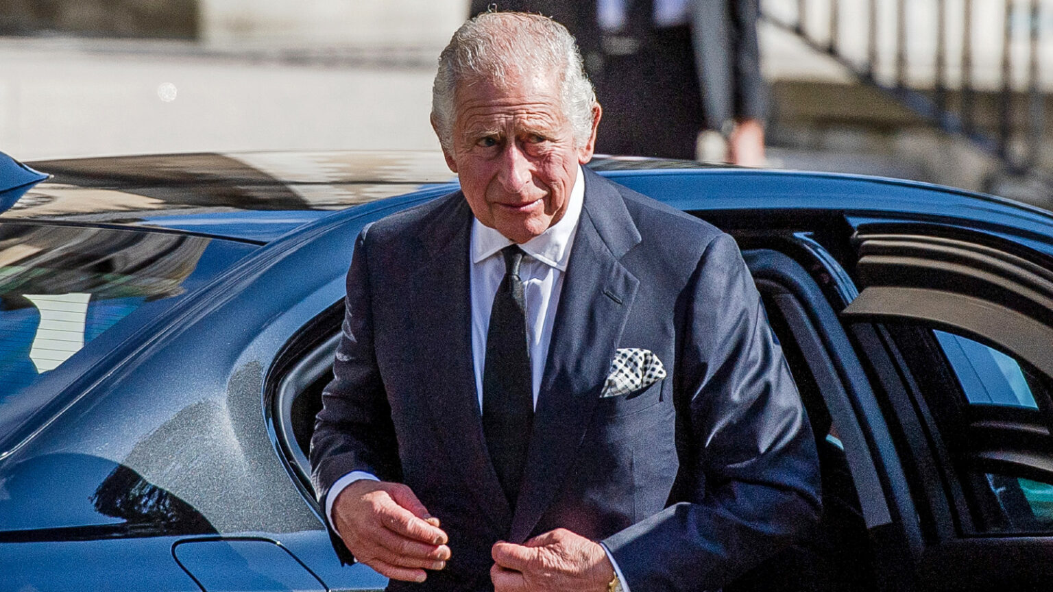 King Charles III's Pen Explodes In His Hands During Northern Ireland Visit