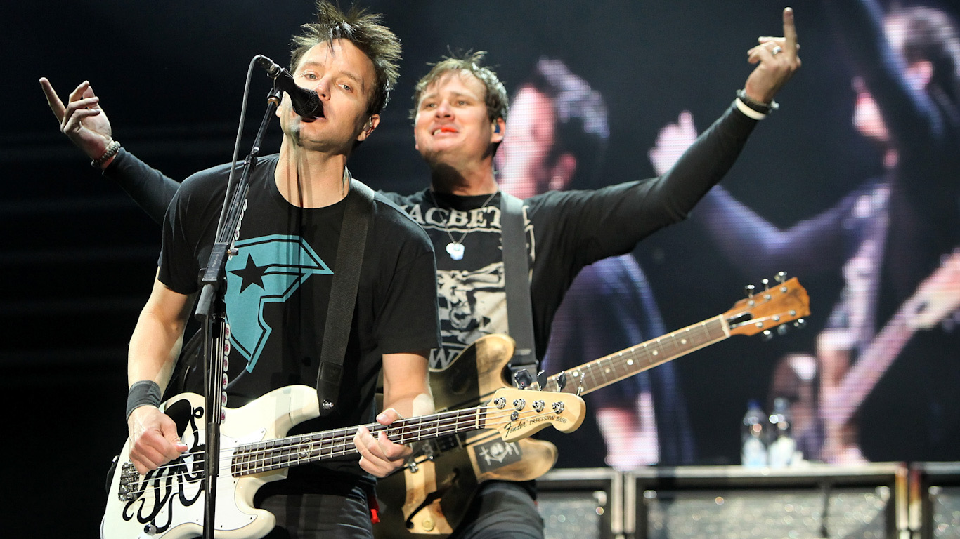 Tom DeLonge Is Reportedly Re-Joining Blink-182 After Taking a Few Years ...