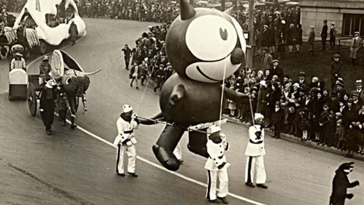 The craziest and most dangerous Macy's Thanksgiving Day Parade balloon ...