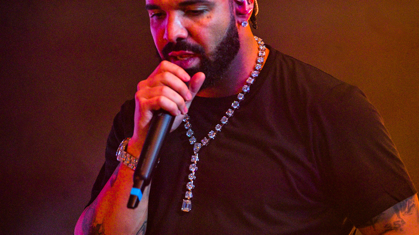 Drake’s Newest Jewelry Addition Sparkles With 42 Diamonds From Failed ...