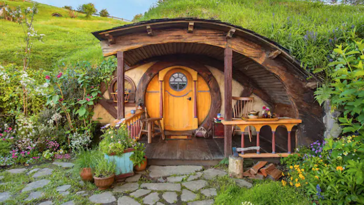 The Perfect Vacation For Any 'Lord of the Rings' Fan Is Officially An ...