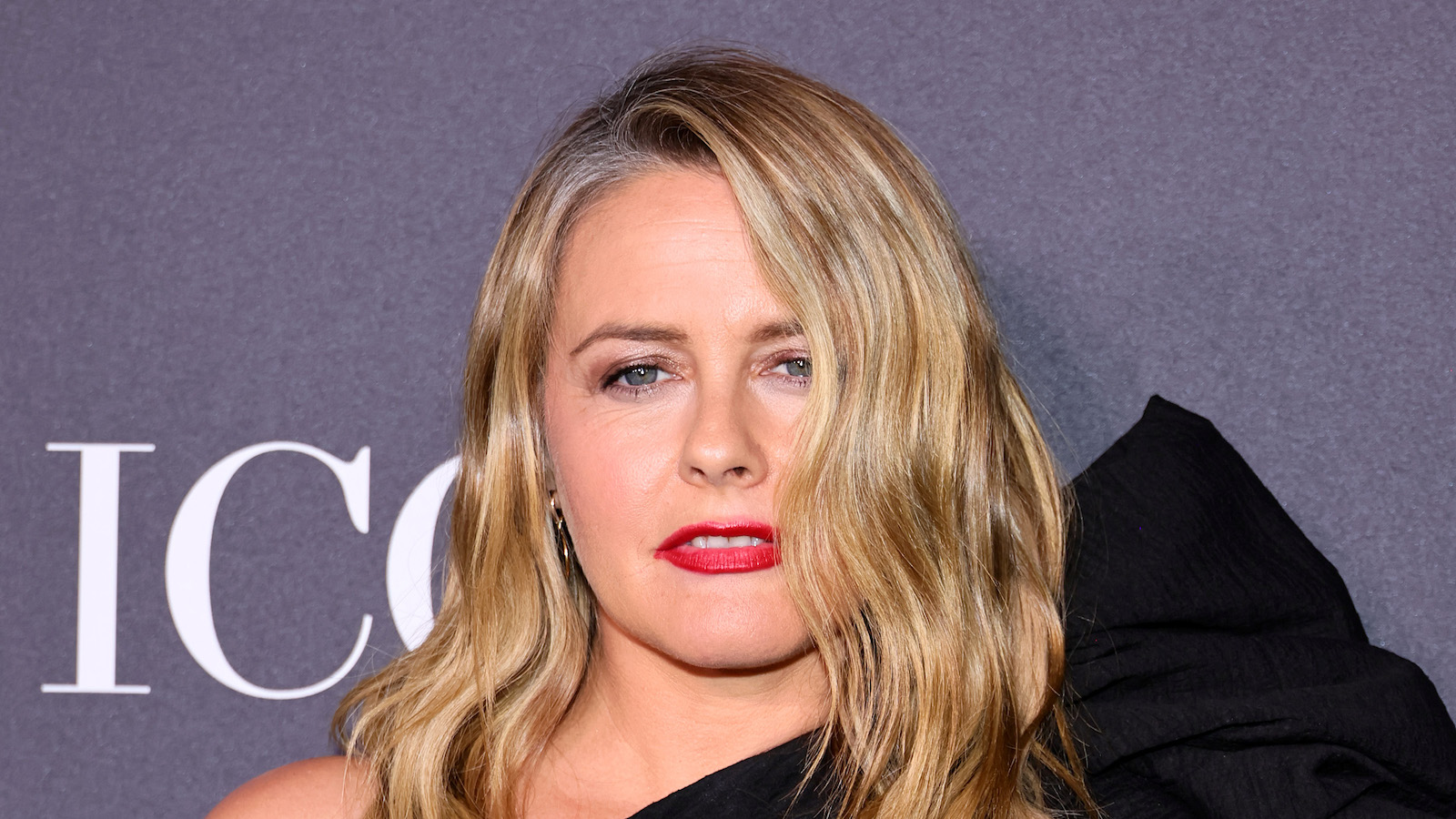 Alicia Silverstone Says, 'I'd Rather Go Naked,' And Backs It Up