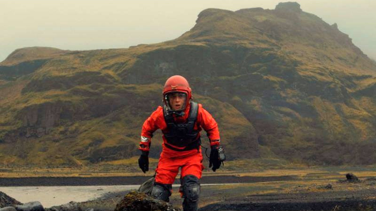 A Polarizing Lo-Fi Sci-Fi Gets Stranded in the Streaming Cosmos