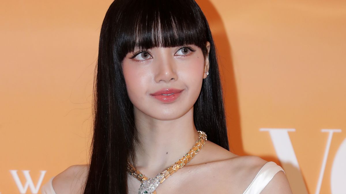 A Birthday Cake for BLACKPINK’s Lisa Has Fans Blowing up the Twitterverse