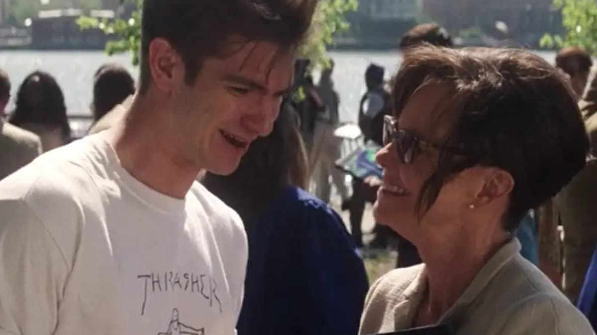 Fans React to the Heart-Warming Reunion of Andrew Garfield’s Peter ...