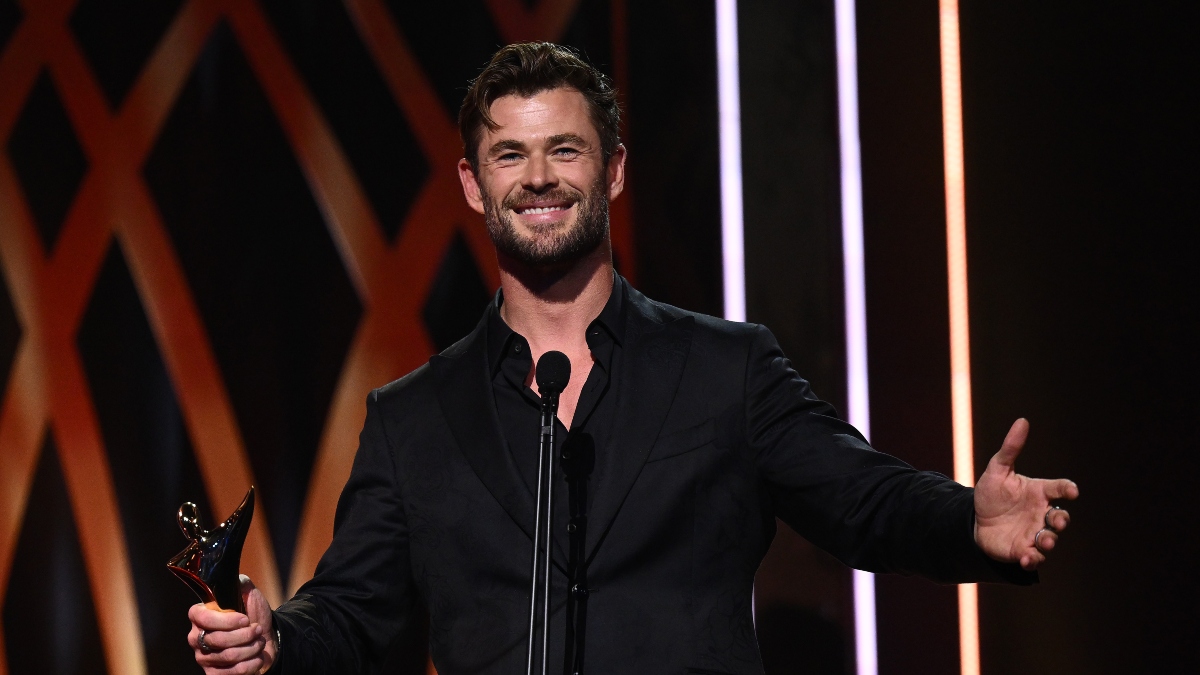 Chris Hemsworth Is Ready to Roll Out after Celebrating His Announcement ...
