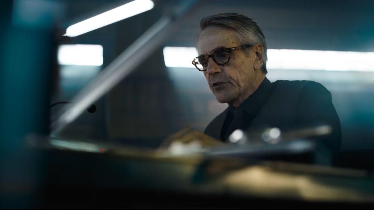 The 10 Best Alfred Pennyworth Portrayals in DC
