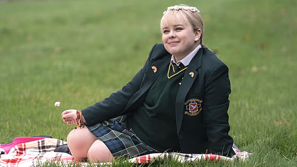 Andrew Garfield, Florence Pugh, and 12 Other Actors Who Were Way Older ...