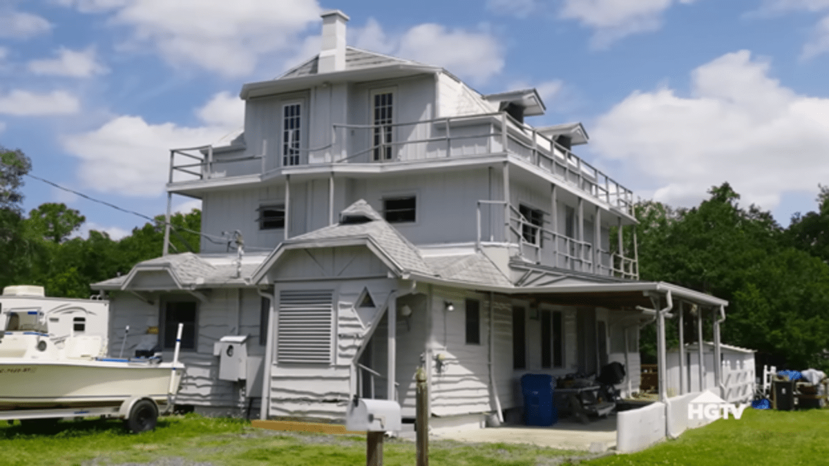 'Ugliest House in America's' Strangest Finds, Ranked