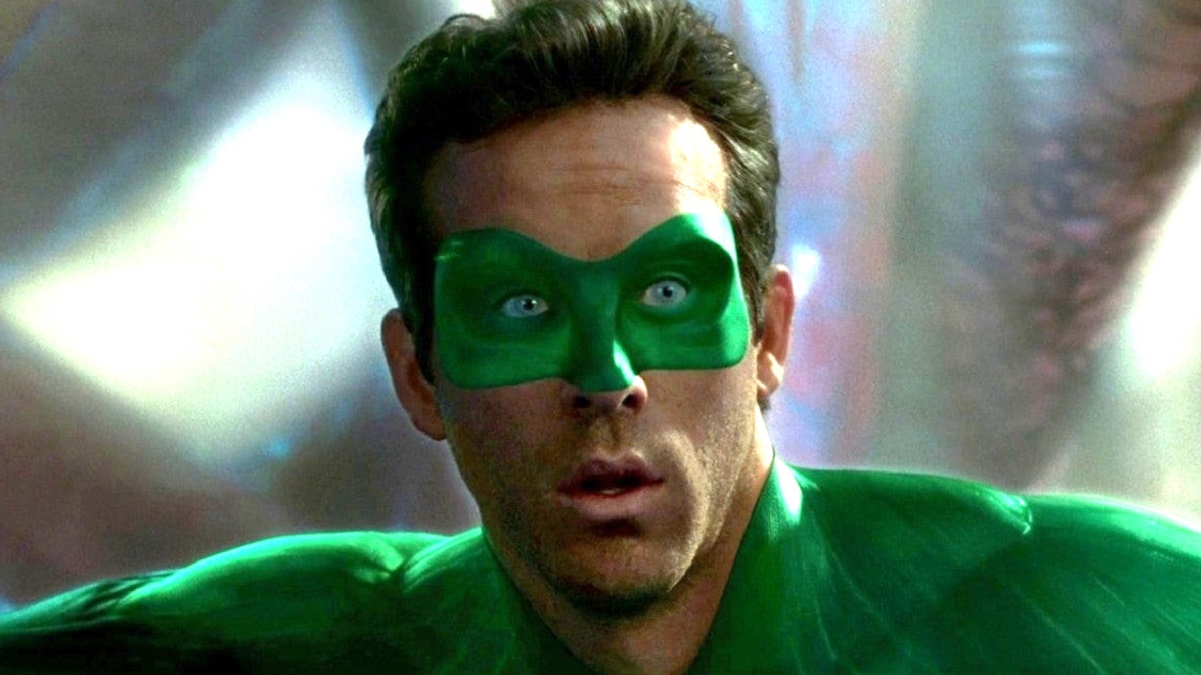 'Lanterns' first look has everybody convinced Ryan Reynolds is green ...
