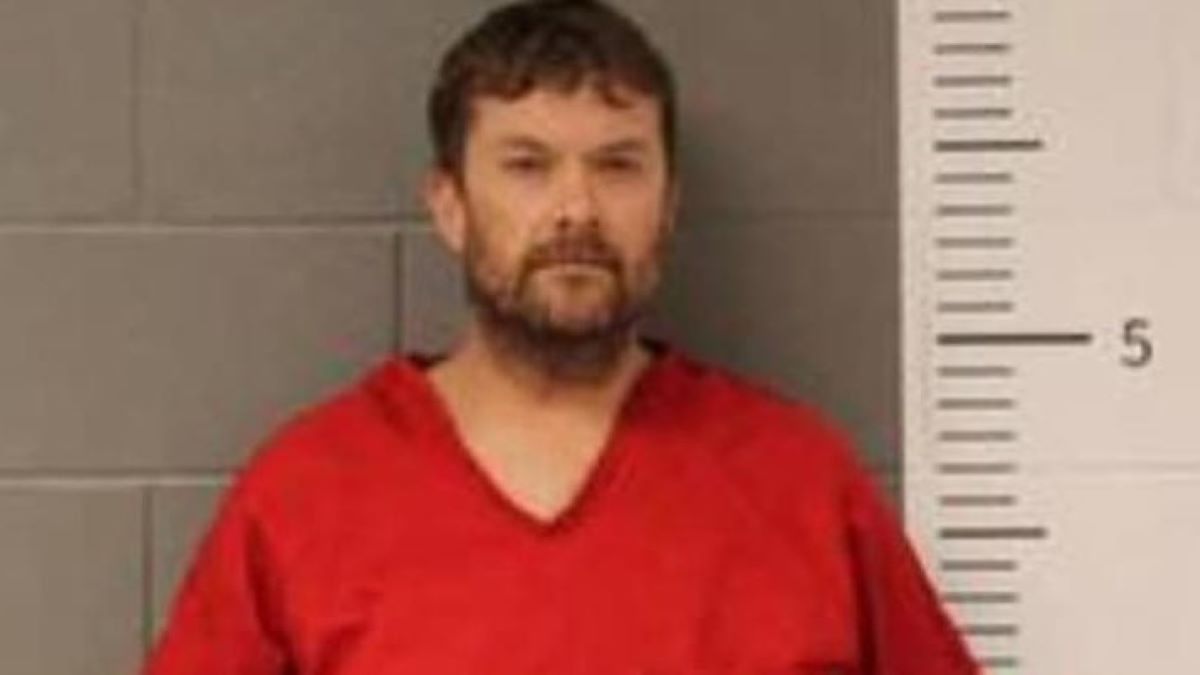 What’s the Story Behind the Viral Image of an Unconscious Guy Lying in ...