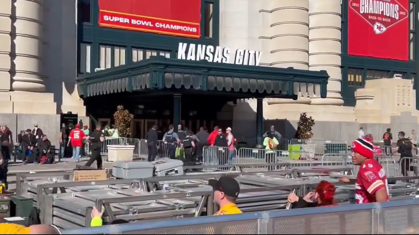 Kansas City Chiefs Parade Shooting: What Happened at the Chiefs Super ...