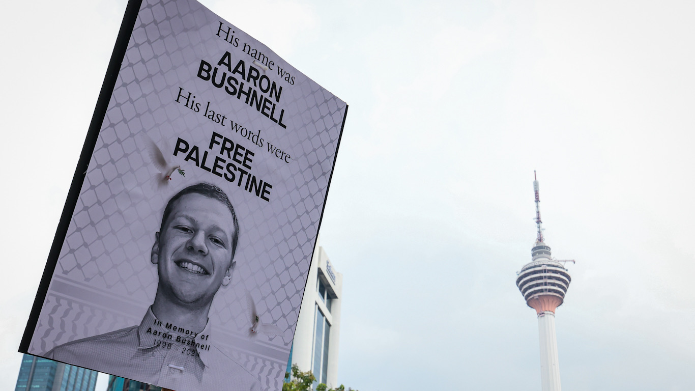 Is Aaron Bushnell Trans?