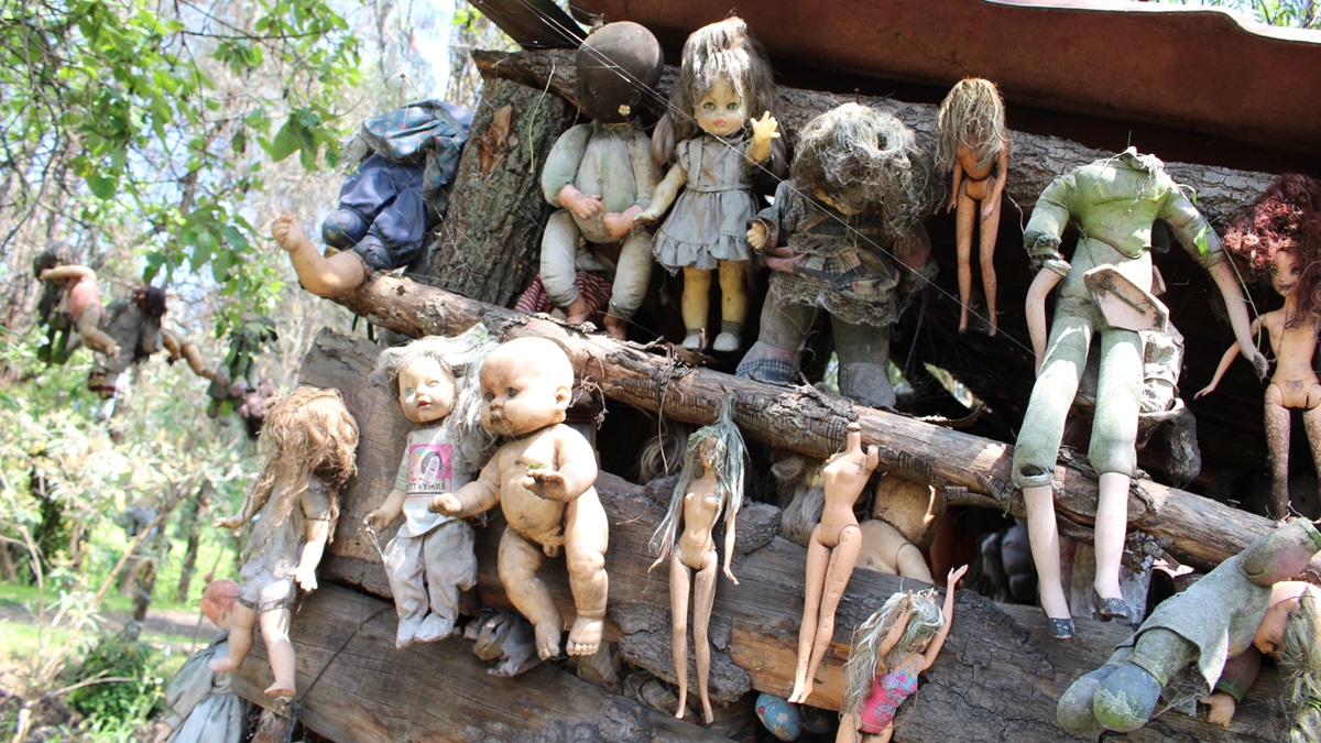 What Is The Story Behind The Isle Of Dead Dolls?