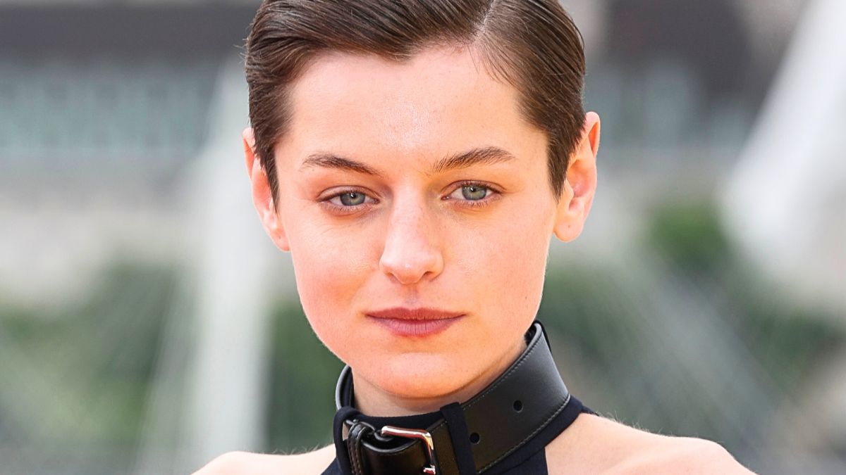 Emma Corrin Keeps Embarrassing Ryan Reynolds and Hugh Jackman on the ...