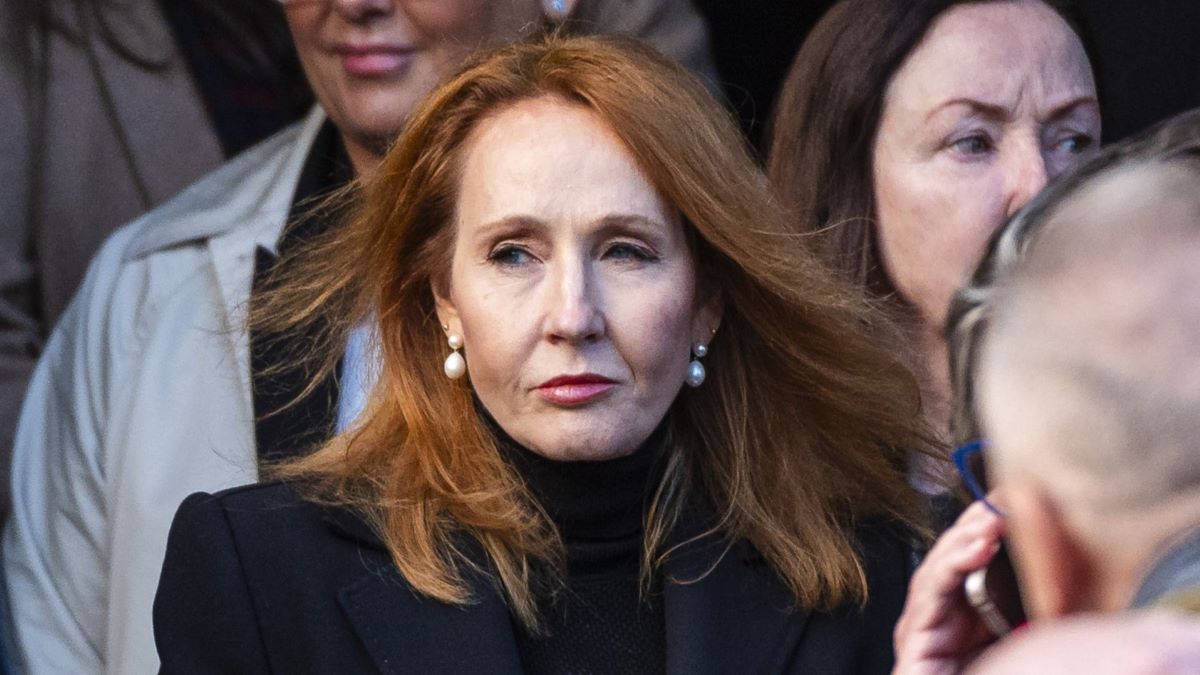 ‘Moldemort!’: Fans Think J.K. Rowling Turning Evil Is Because Her House ...