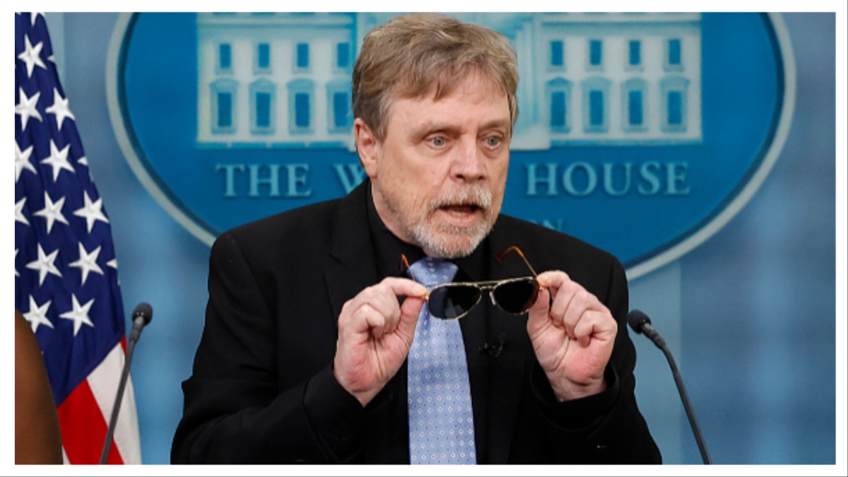‘Ludicrously Oversized Ear Bandage’: Mark Hamill Takes a Verbal ...