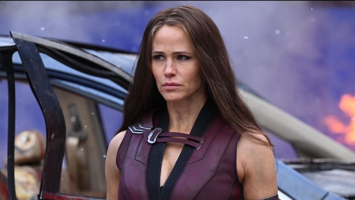 Jennifer Garner Gets Outdone as the Iconic Star of a Catastrophic Comic ...