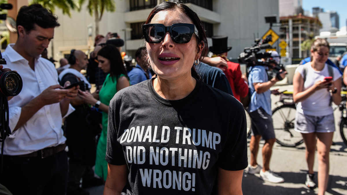 ‘Maliciously and Deliberately Defaming Me’: Uh Oh, Looney Laura Loomer ...