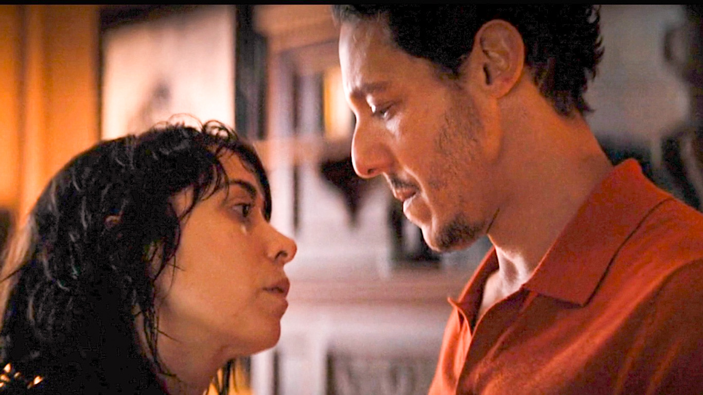 Theo Rossi’s Creepy Therapist in ‘The Penguin’ Revealed