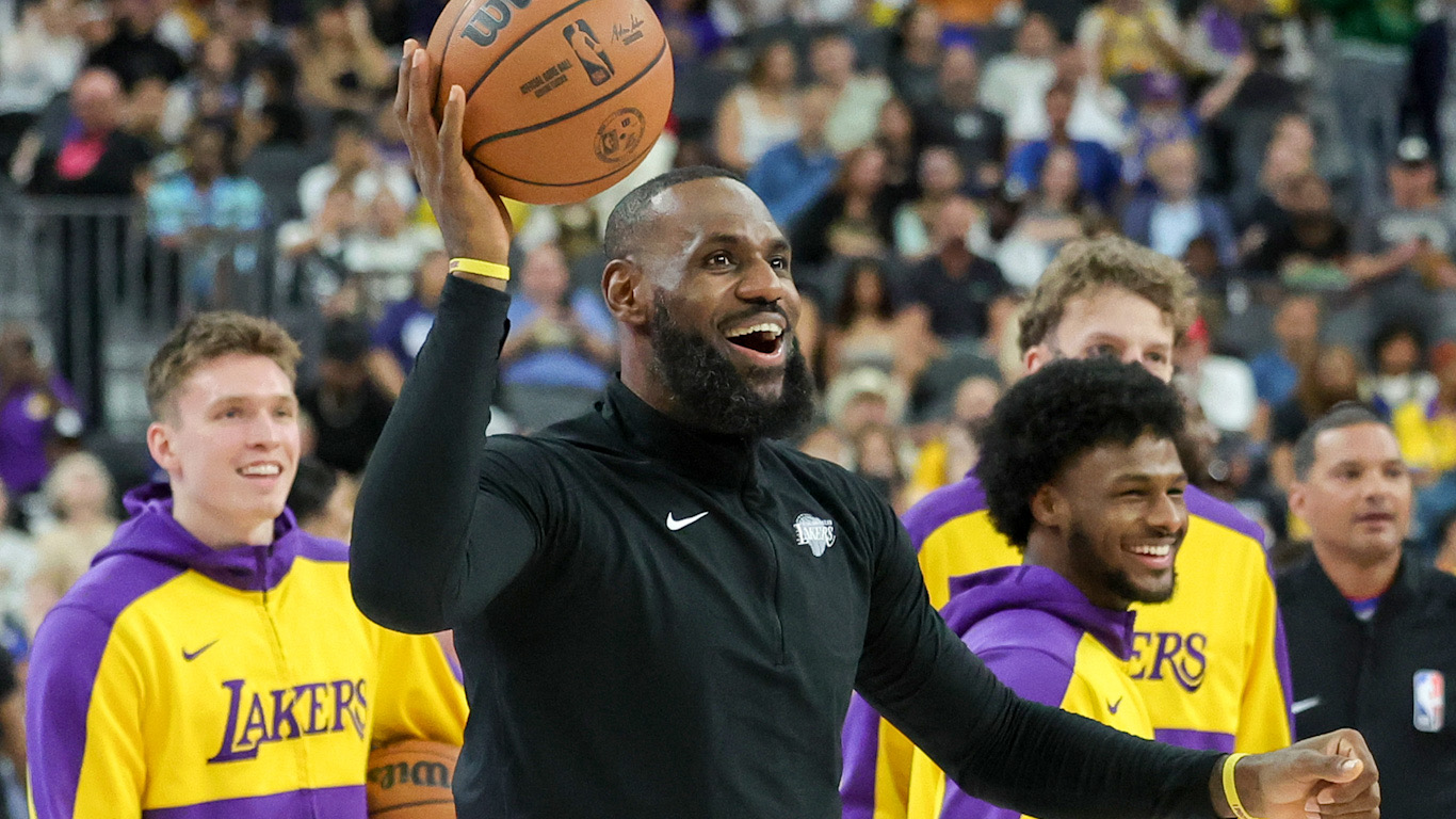 NBA star LeBron James is rolling-on-the-floor laughing over actor's ...