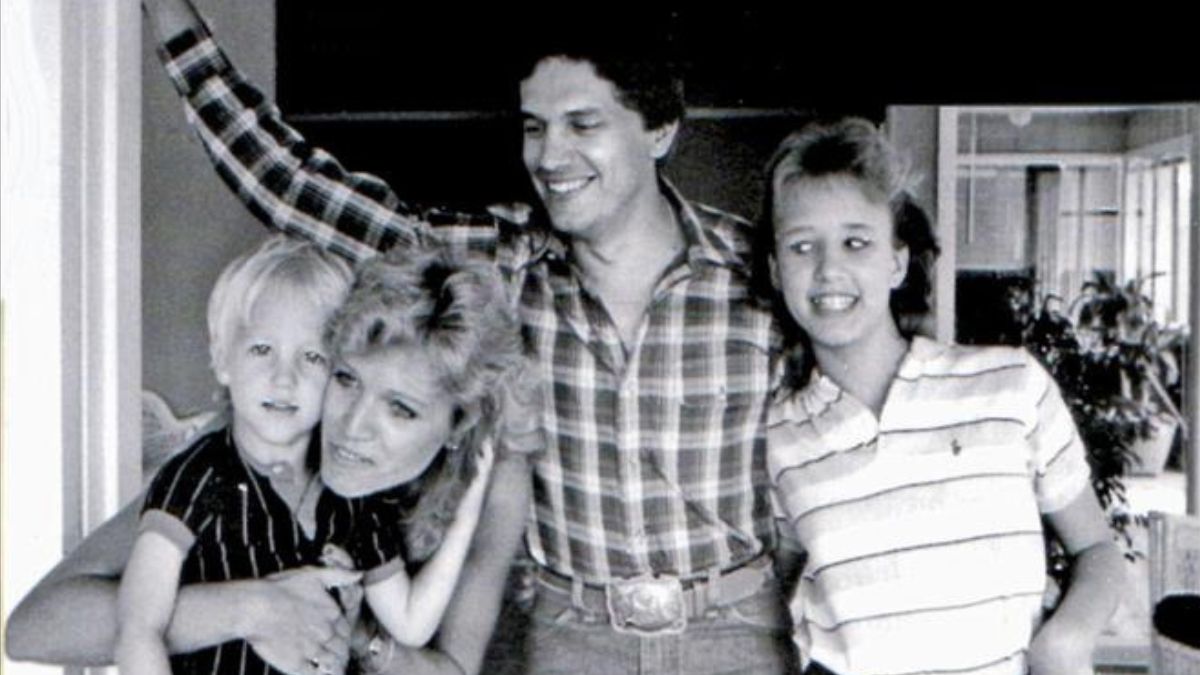 How Did George Strait’s 13-Year-Old Daughter, Jenifer, Die?