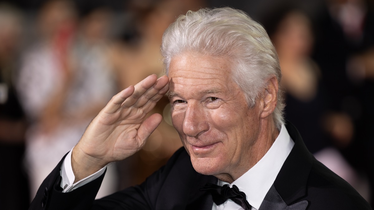'I feel terrible': Richard Gere rises from the dead to look tired and ...