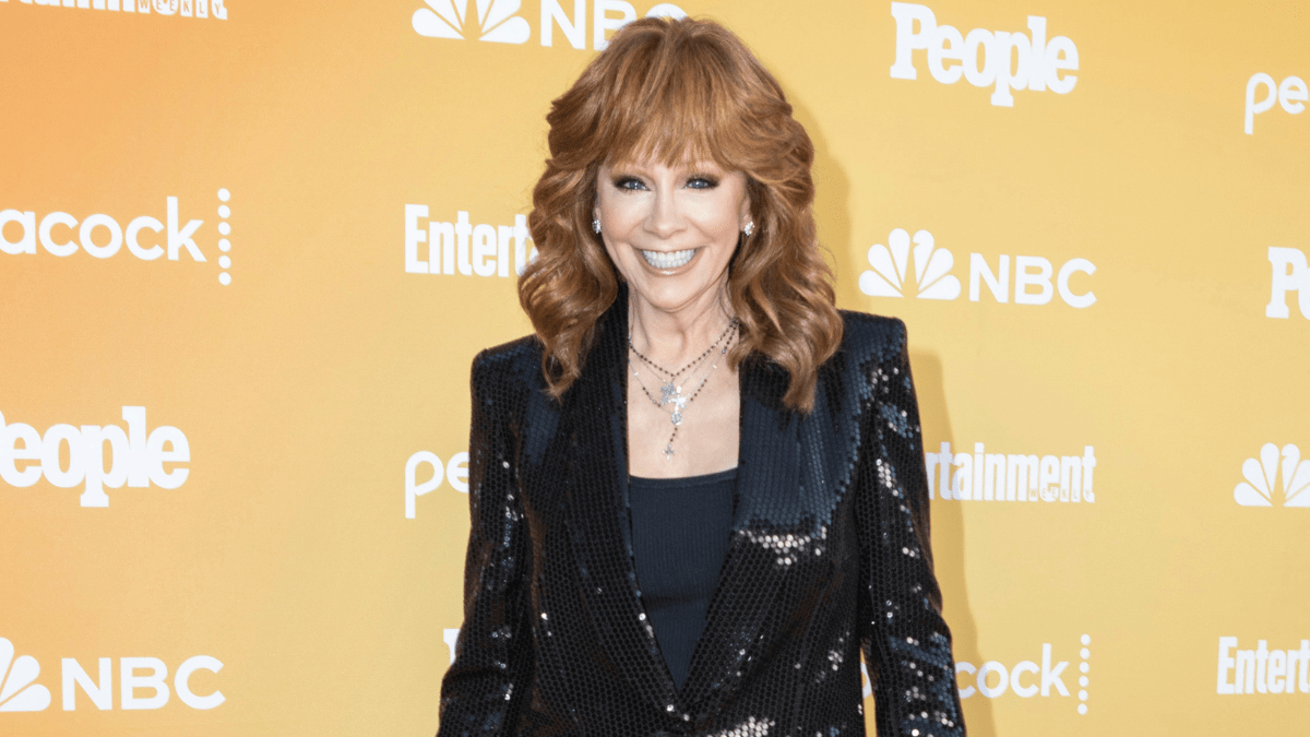 Where to watch Reba McEntire's new show 'Happy's Place': Premiere date ...