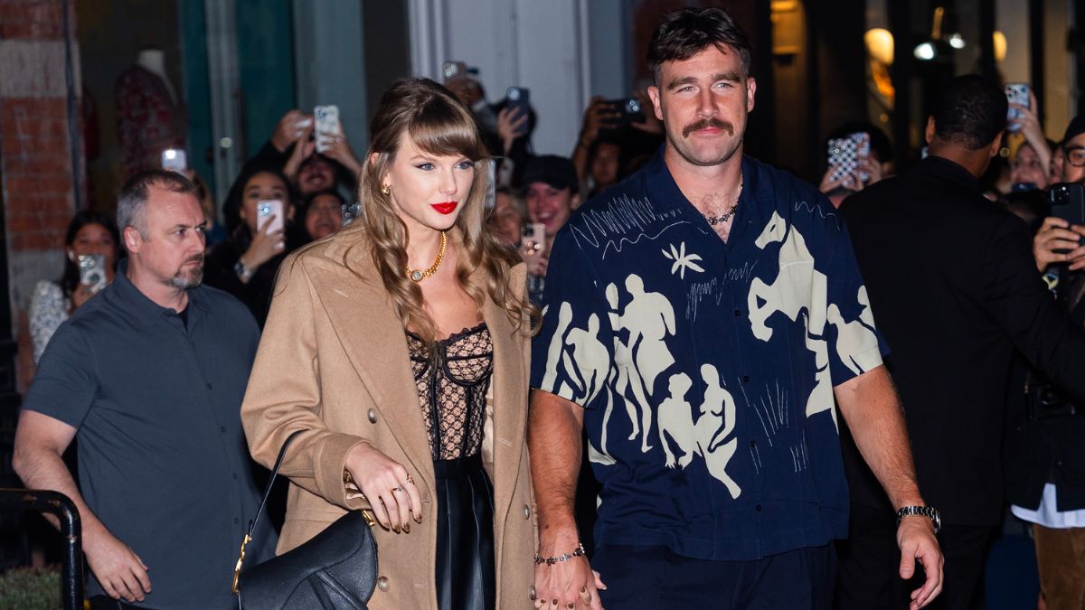 Taylor Swift and Travis Kelce Date Night: Elegance Meets Comfort as They Match Styles With a ...