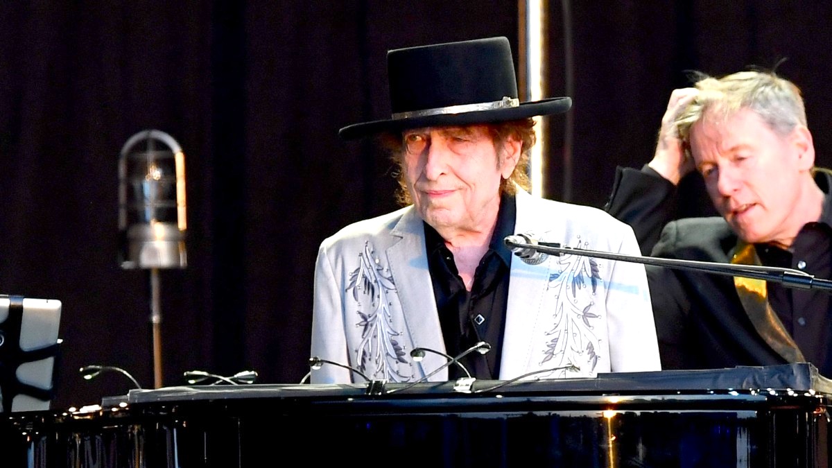 ‘Please look straight into my eyes’: Bob Dylan responds to former ...