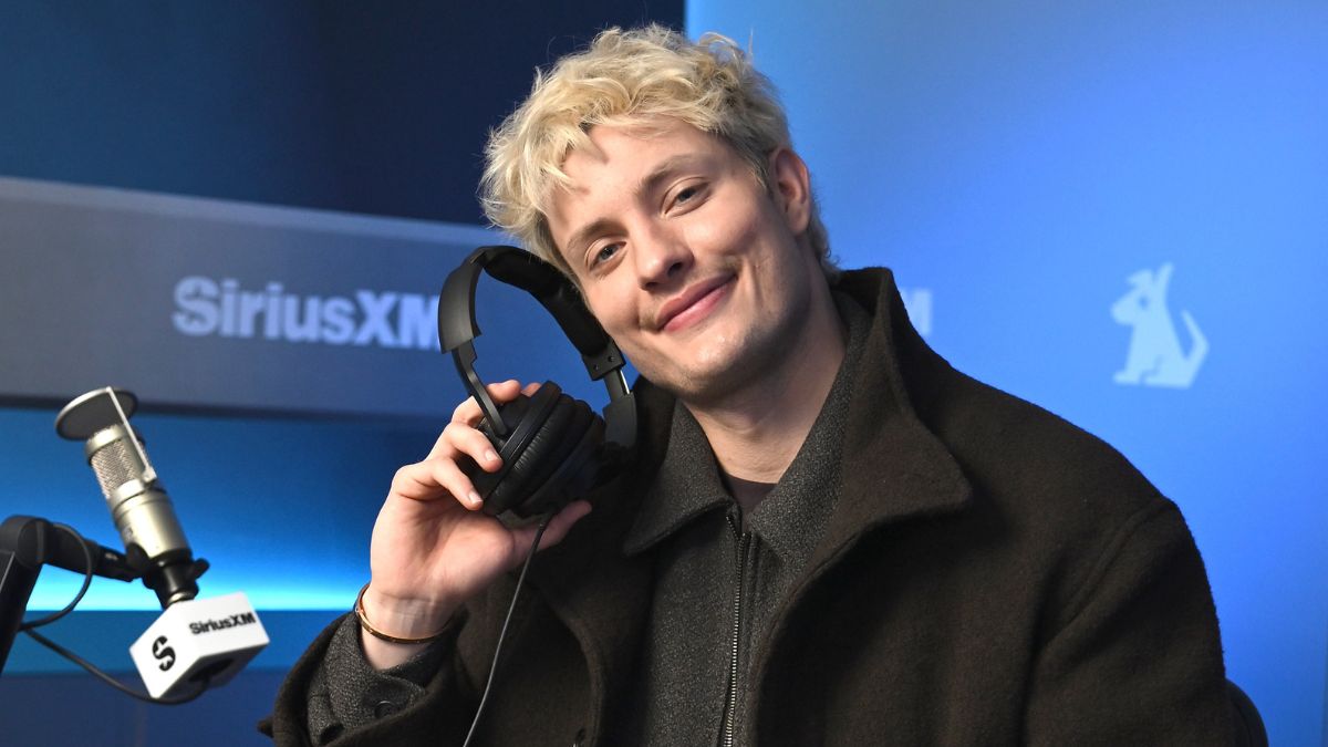 Matt Rife unveils new bleach blonde bad built butch hairdo and reveals ...