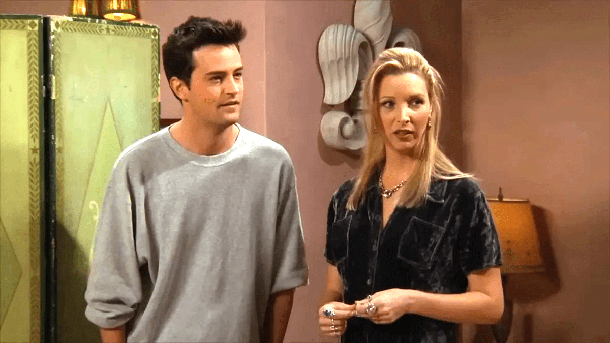'Timing is everything': Lisa Kudrow discovers a note from 'Friends' co ...