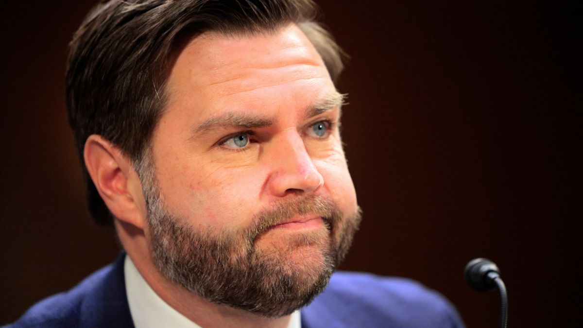 'These people are idiots,' said JD Vance before behaving like a child ...